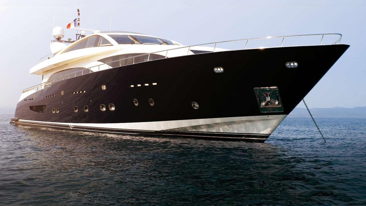 Yacht 3707 FLY, Couach | CHARTERWORLD Luxury Superyacht Charters